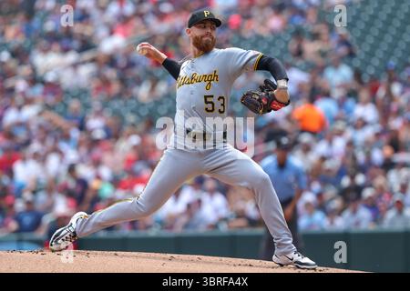 Pittsburgh Pirates' Mike Burrows pitches to a San Francisco Giants ...