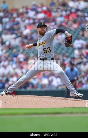 Pittsburgh Pirates pitcher Mike Burrows delivers during the first ...