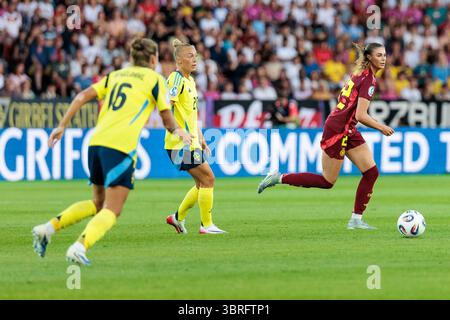 Jule Brand (Deutschland, #22) am Ball. SUI, Frankreich - Deutschland ...