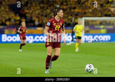 Jule Brand (Deutschland, #22) am Ball. SUI, Frankreich - Deutschland ...