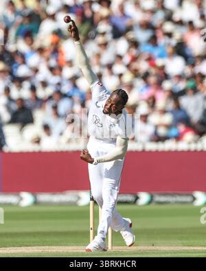 Jofra Archer of England delivers the ball during the 2nd Rothesay Test ...