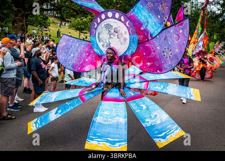 EDINBURGH FESTIVAL CARNIVAL 2025 Sunday 13th July 2025: Over 700 ...