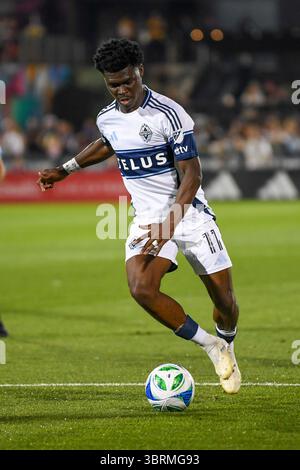 Vancouver Whitecaps forward Emmanuel Sabbi, right, advance toward the ...