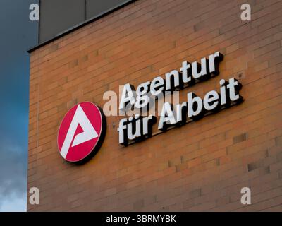 Logo und Schriftzug der "Agentur für Arbeit" / Exterior of German ...