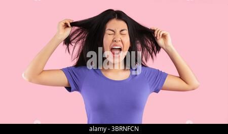Screaming hate rage woman face. Excited female face. Emotional angry ...