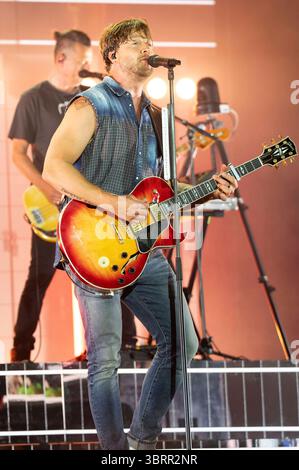 Samu Haber live bei der Konzertreihe Moon&Stars 2025 auf der Piazza ...