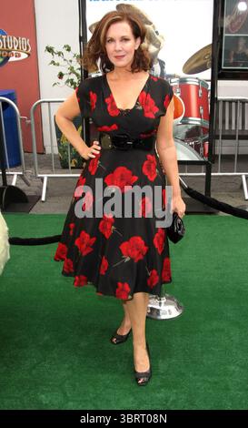 Elizabeth Perkins Los Angeles premiere of 'Hop' at Universal Studios ...