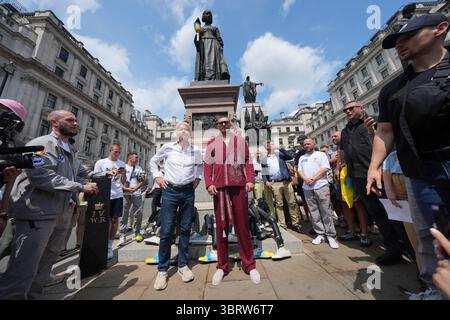 World Heavyweight Champion boxer Oleksandr Usyk and Sir Richard Branson ...