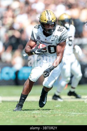 Vanderbilt tight end Jared Pinkney runs the 40-yard dash at the NFL ...