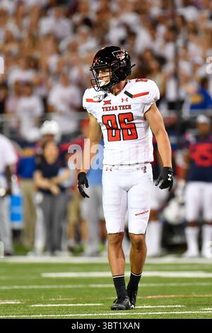Texas Tech Red Raiders wide receiver Caleb Douglas (5) runs the ball in ...