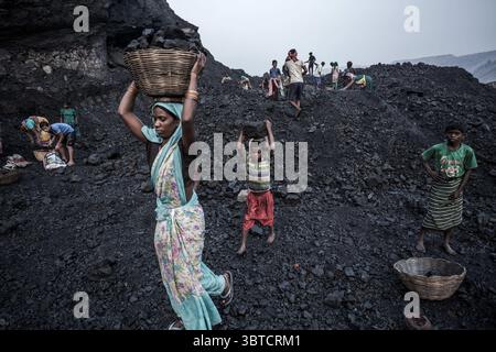 Coal mine area of Jharia, Dhanbad Stock Photo - Alamy
