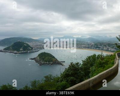 A mesmerizing view of a beautiful seascape at scenic sunset Stock Photo ...