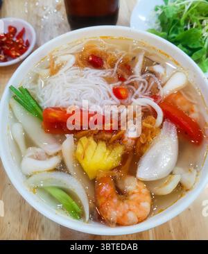 Vietnamese soup Pho with seafood - prawn and calamari Stock Photo - Alamy