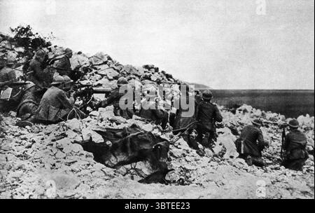 Italian infantry defending a mountain pass Stock Photo - Alamy