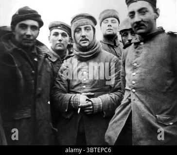 CHRISTMAS TRUCE 1914 German troops take advantage of the unofficial ...