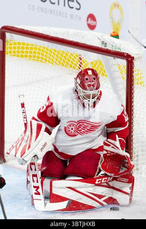 Detroit Red Wings goaltender Jonathan Bernier (45) plays against the ...