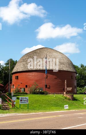 The Arcadia Round Barn, on Route 66 in Oklahoma Stock Photo - Alamy