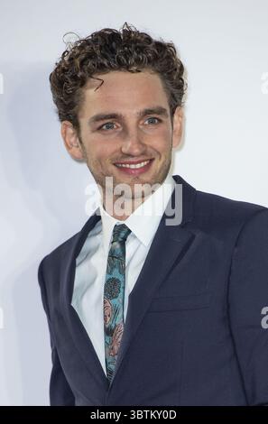 Laurie Davidson attends the world premiere of "Cats" at Alice Tully ...