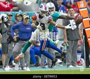Miami Dolphins wide receiver Kevin Cone (40) can't catch a pass as ...