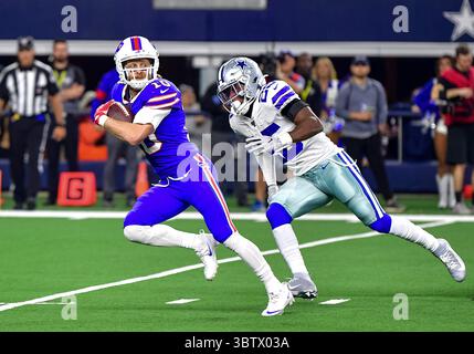 Buffalo Bills wide receiver Cole Beasley (11) runs against the Denver ...