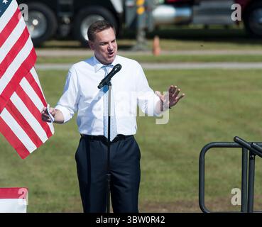 Congressman Richard Hudson of North Carolina greets Service Members and ...