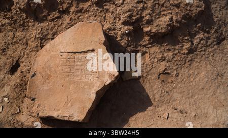 Archaeologists find a cuneiform tablet fragment in Uruk, Iraq, shedding ...