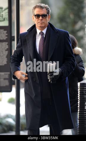 Pierce Bronson on the set of 'I Don't Know How She Does It' in New York ...