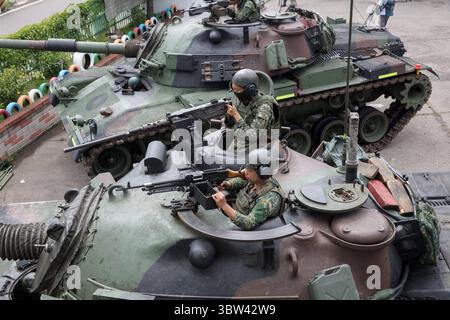 Taiwan army hold a military exercise in Taichung County, Taiwan ...