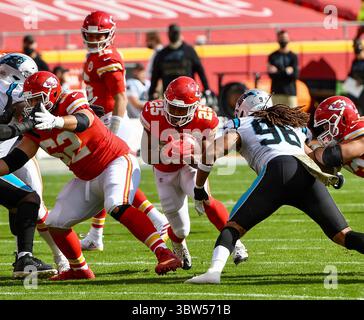 Kansas City running back Clyde Edward-Helaire (25) rushes for positive ...