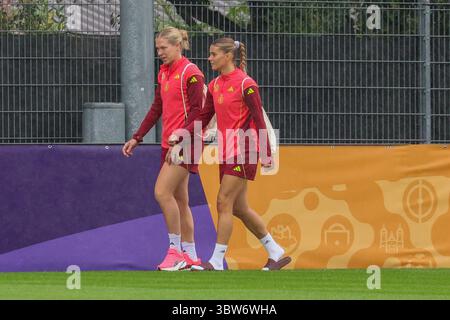 Selina Cerci (Deutschland, #15) beim Warm-Up. SUI, Frankreich ...