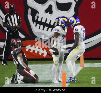 Tampa Bay Buccaneers linebacker Kevin Minter (51) watches the line ...