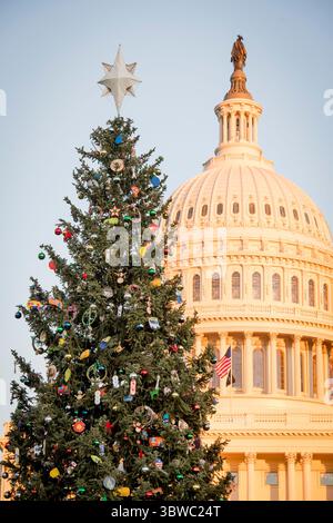 The sun sets on the U.S. Capitol building, Thursday, March 4, 2021, in ...