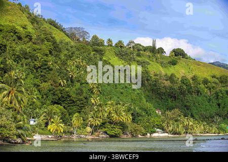 Fautaua Valley. Les Rivières de Tahiti. Fauoro river in Teahupoo ...