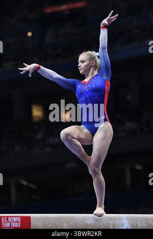 Jade Carey competes on the beam during the U.S. Gymnastics ...