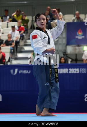 Essen, Germany. 17th July, 2025. Bronze medalists Wu Weikang (L)/Pan ...