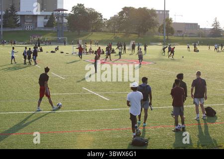 Students participate in intramural sports on a summer day on The Ohio ...