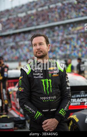 August 28, 2021: NASCAR Cup Series driver Chase Elliott (9) waits for ...