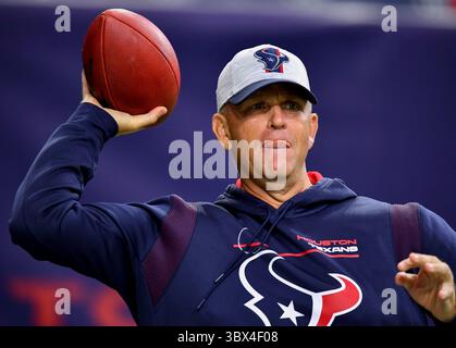 Houston Texans tight ends coach Jake Moreland walks the field before an ...