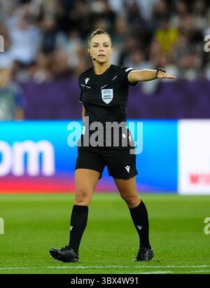 Marta Huerta de Aza (Referee) GER, FC FC Bayern Munich Women vs ...