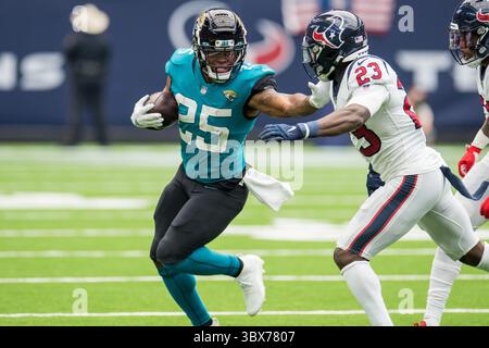 Jacksonville Jaguars safety Eric Murray (29) enters the field during ...