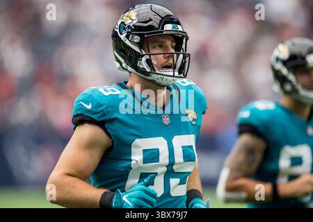 Houston Texans tight end Luke Lachey (42) walks in with wide receiver ...