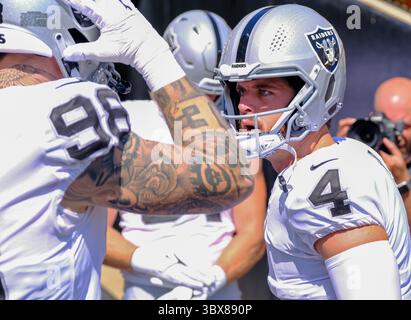 September 19th, 2021: Maxx Crosby #98 and Derek Carr #4 during the ...