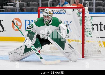 Dallas Stars goaltender Jake Oettinger (29) gloves a re-directed shot ...