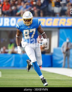 Los Angeles Chargers' Jared Cook plays during an NFL football game ...