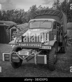 WW2 U.S. Army GMC CCKW 2½-ton 6x6 cargo truck with winch and machine ...