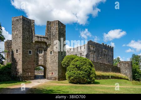 The old ruins of Berry Pomeroy castle, near Totnes in South Devon Stock Photo - Alamy
