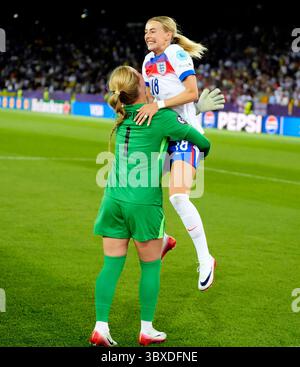 Chloe Kelly (17 England) (R) celebrates her goal with Agnes Beever ...