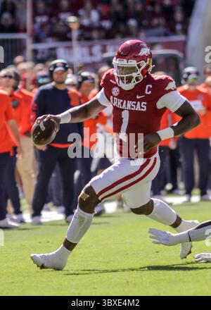 Arkansas quarterback KJ Jefferson scrambles during the first half of an ...