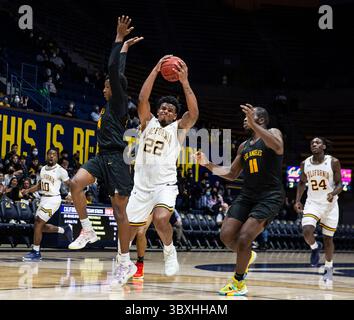 BERKELEY, CA - NOVEMBER 01: California Golden Bears defensive back ...