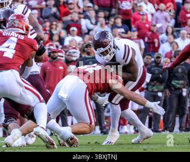 Mississippi State running back Jo'Quavious Marks (7) runs behind the ...